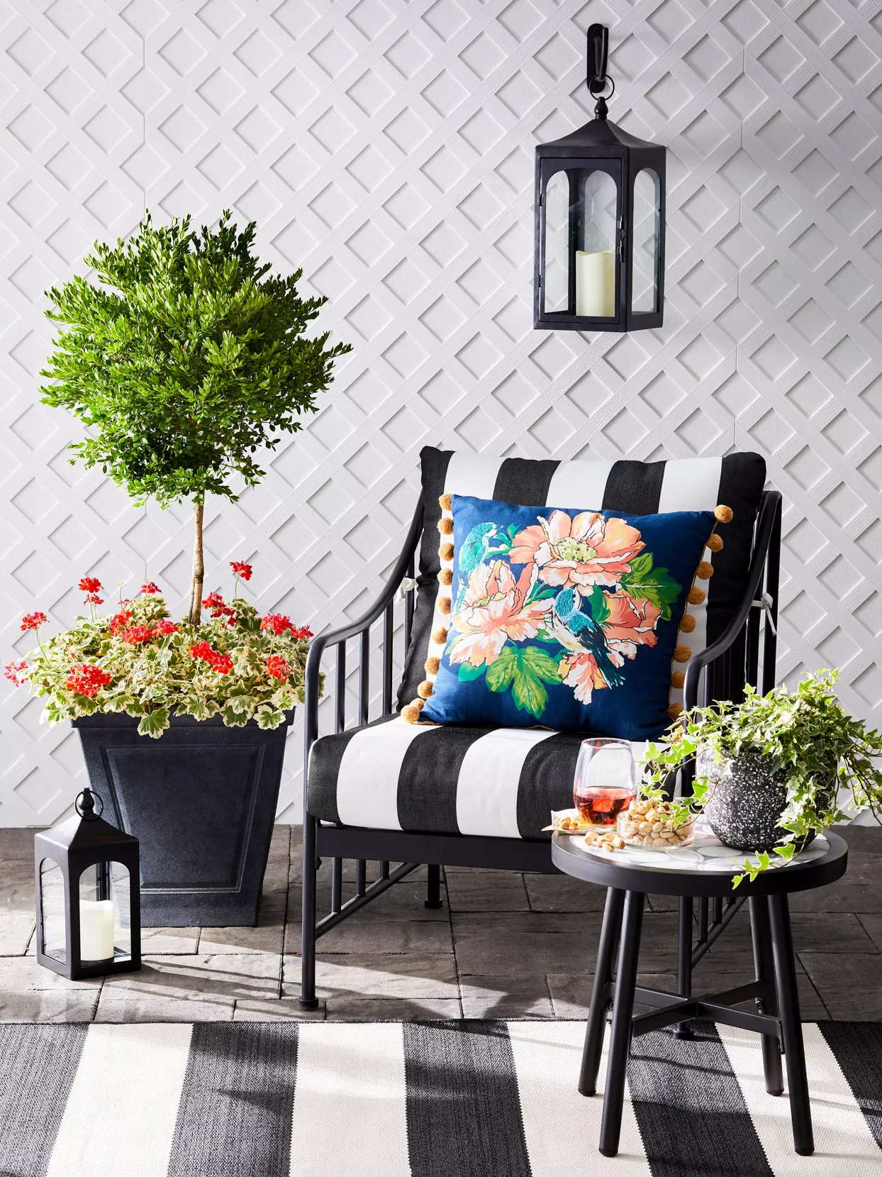31 Lovely Small Patio Decorating Ideas On A Budget